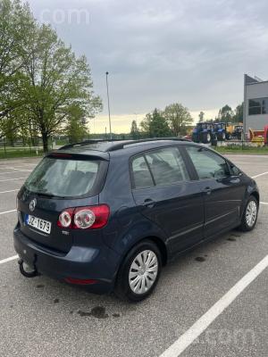 Grey Volkswagen Golf Plus 2010 in Valmiera, with an engine capacity of 1.60 L and mileage of 240 thousand km for 3300 €, photo 6 on AUTOMOTO.COM.LV
