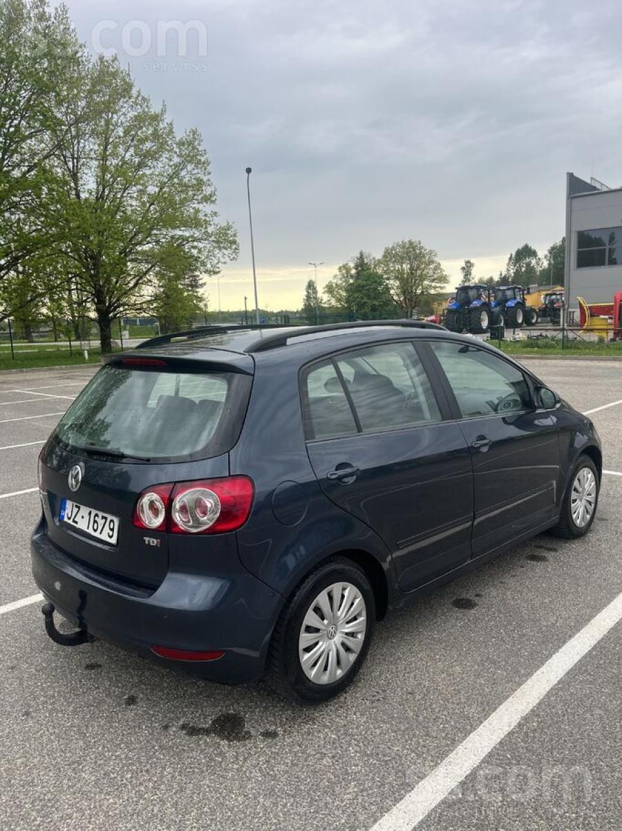 Grey Volkswagen Golf Plus 2010 in Valmiera, with an engine capacity of 1.60 L and mileage of 240 thousand km for 3300 €, photo 6 on AUTOMOTO.COM.LV