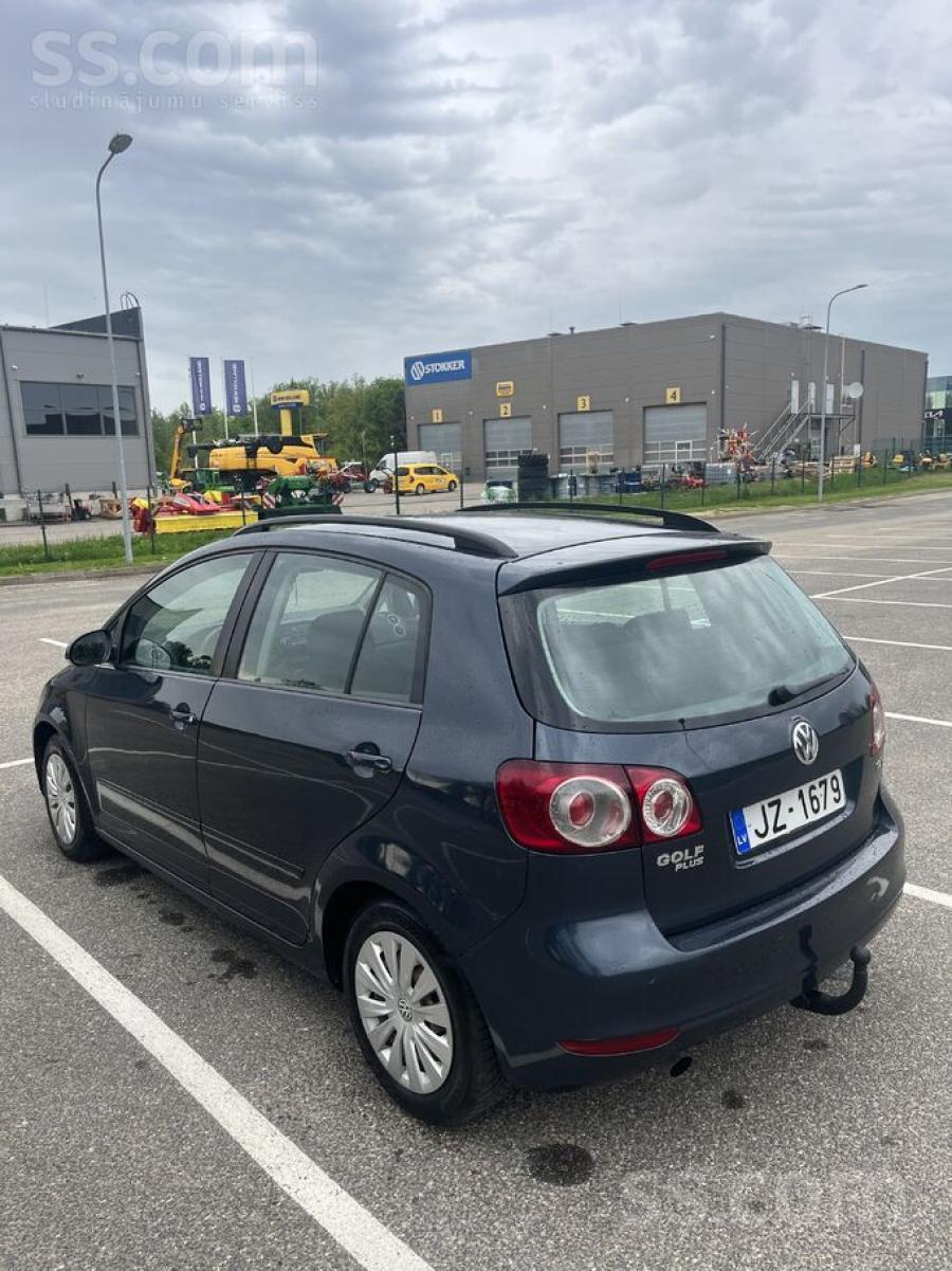 Grey Volkswagen Golf Plus 2010 in Valmiera, with an engine capacity of 1.60 L and mileage of 240 thousand km for 3300 €, photo 7 on AUTOMOTO.COM.LV