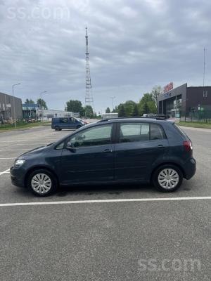 Grey Volkswagen Golf Plus 2010 in Valmiera, with an engine capacity of 1.60 L and mileage of 240 thousand km for 3300 €, photo 8 on AUTOMOTO.COM.LV