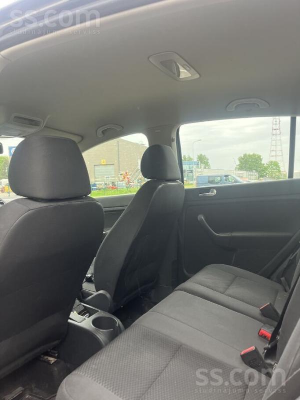 Grey Volkswagen Golf Plus 2010 in Valmiera, with an engine capacity of 1.60 L and mileage of 240 thousand km for 3300 €, photo 9 on AUTOMOTO.COM.LV