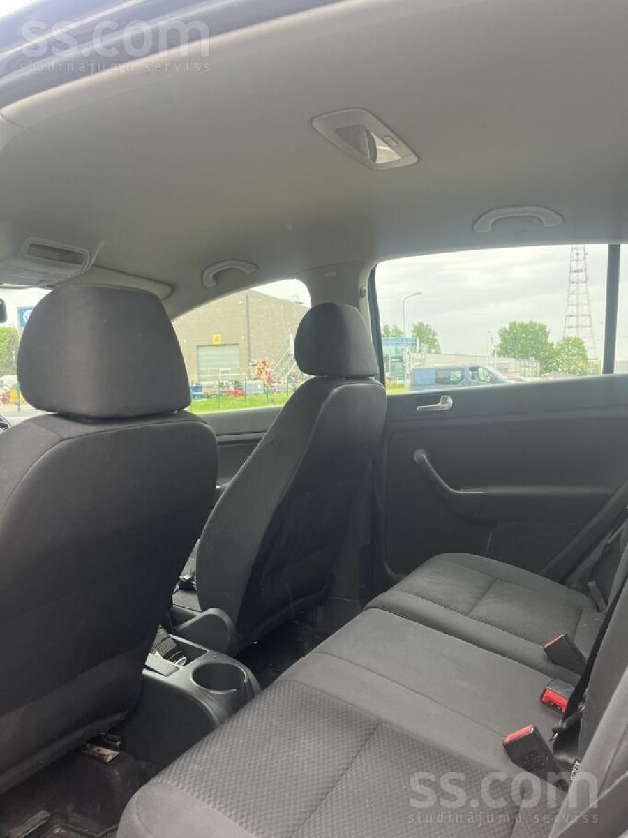 Grey Volkswagen Golf Plus 2010 in Valmiera, with an engine capacity of 1.60 L and mileage of 240 thousand km for 3300 €, photo 10 on AUTOMOTO.COM.LV