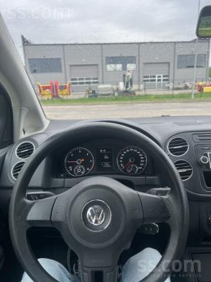 Grey Volkswagen Golf Plus 2010 in Valmiera, with an engine capacity of 1.60 L and mileage of 240 thousand km for 3300 €, photo 12 on AUTOMOTO.COM.LV