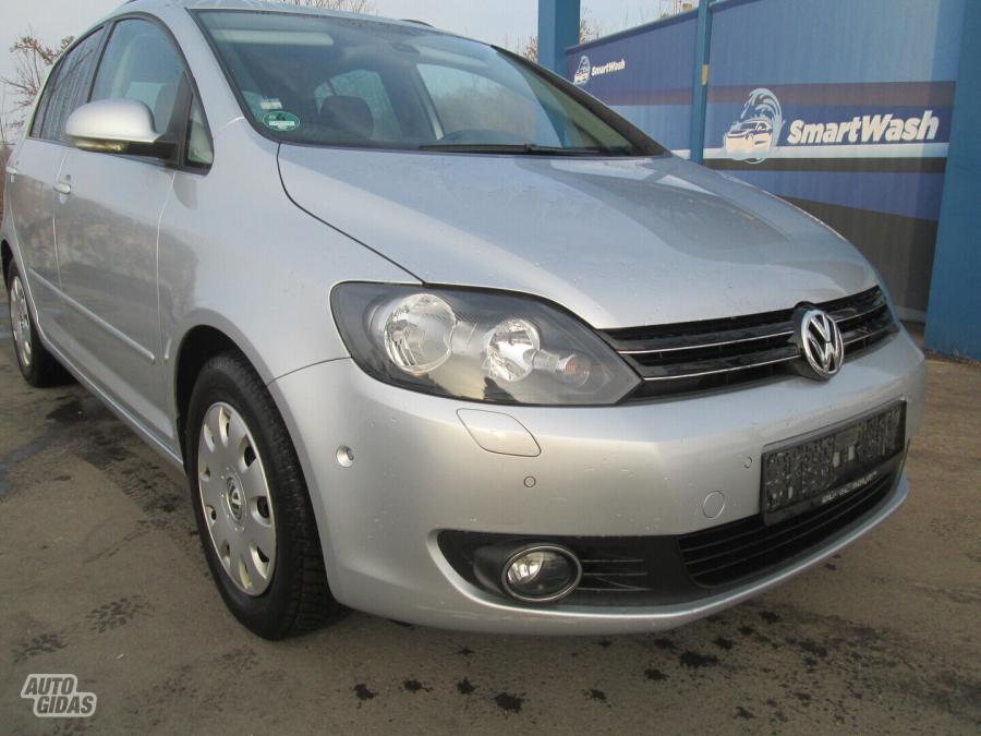 Grey Volkswagen Golf Plus 2010 in Kelme, with an engine capacity of 1.20 L and mileage of 247 thousand km for 3450 €, photo 1 on AUTOMOTO.COM.LV