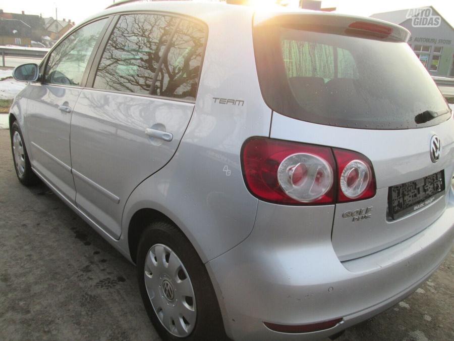 Grey Volkswagen Golf Plus 2010 in Kelme, with an engine capacity of 1.20 L and mileage of 247 thousand km for 3450 €, photo 5 on AUTOMOTO.COM.LV
