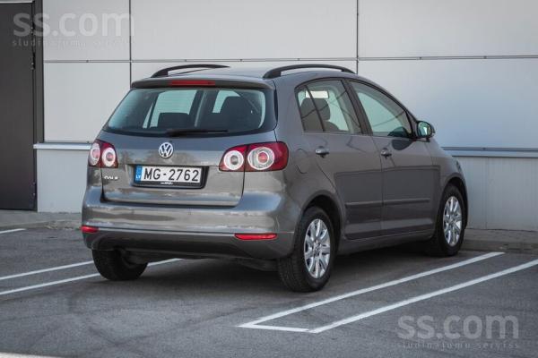 Pelēks Volkswagen Golf Plus 2010 Rīga, ar dzinēja tilpumu 1.60 L un nobraukumu 264 tūkst. km par 3990 €, foto 4 vietnē AUTOMOTO.COM.LV
