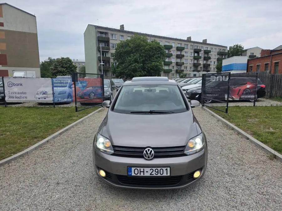 Pelēks Volkswagen Golf Plus 2010 Ventspils, ar dzinēja tilpumu 1.60 L un nobraukumu 380 tūkst. km par 4500 €, foto 3 vietnē AUTOMOTO.COM.LV