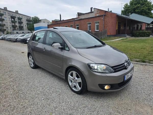 Pelēks Volkswagen Golf Plus 2010 Ventspils, ar dzinēja tilpumu 1.60 L un nobraukumu 380 tūkst. km par 4500 €, foto 3 vietnē AUTOMOTO.COM.LV