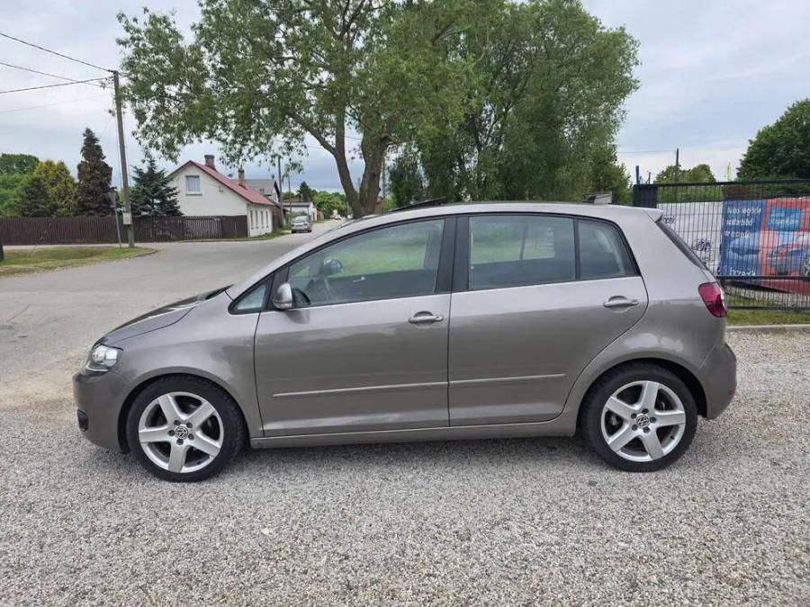 Pelēks Volkswagen Golf Plus 2010 Ventspils, ar dzinēja tilpumu 1.60 L un nobraukumu 380 tūkst. km par 4500 €, foto 5 vietnē AUTOMOTO.COM.LV