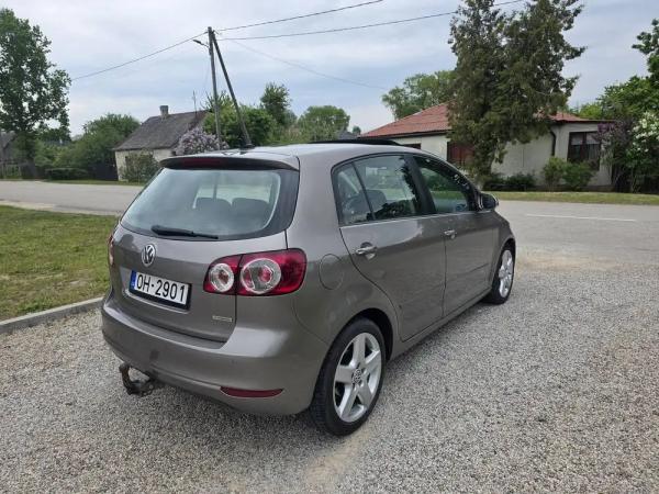 Pelēks Volkswagen Golf Plus 2010 Ventspils, ar dzinēja tilpumu 1.60 L un nobraukumu 380 tūkst. km par 4500 €, foto 6 vietnē AUTOMOTO.COM.LV
