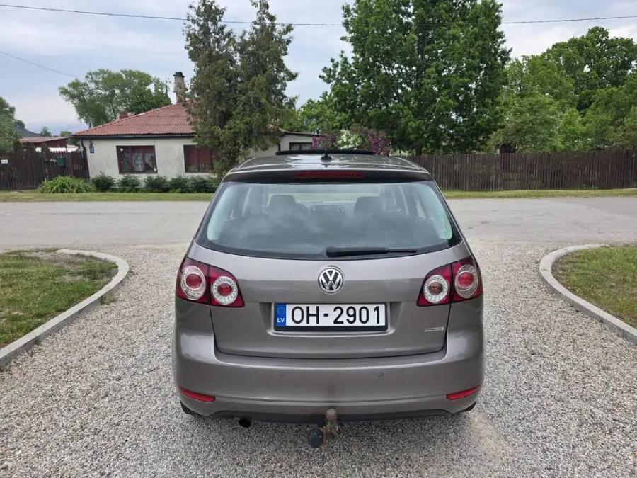 Pelēks Volkswagen Golf Plus 2010 Ventspils, ar dzinēja tilpumu 1.60 L un nobraukumu 380 tūkst. km par 4500 €, foto 8 vietnē AUTOMOTO.COM.LV
