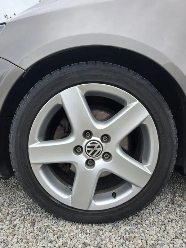 Pelēks Volkswagen Golf Plus 2010 Ventspils, ar dzinēja tilpumu 1.60 L un nobraukumu 380 tūkst. km par 4500 €, foto 9 vietnē AUTOMOTO.COM.LV
