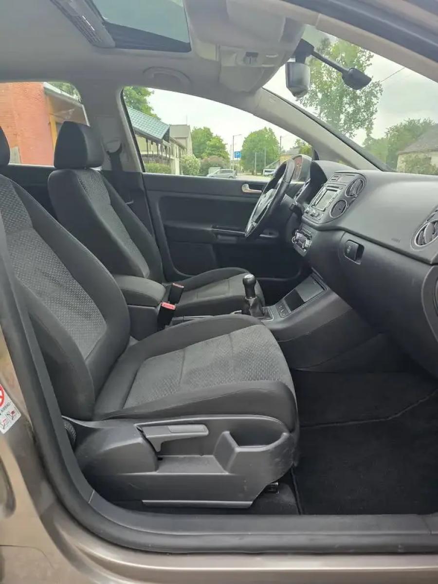 Pelēks Volkswagen Golf Plus 2010 Ventspils, ar dzinēja tilpumu 1.60 L un nobraukumu 380 tūkst. km par 4500 €, foto 16 vietnē AUTOMOTO.COM.LV