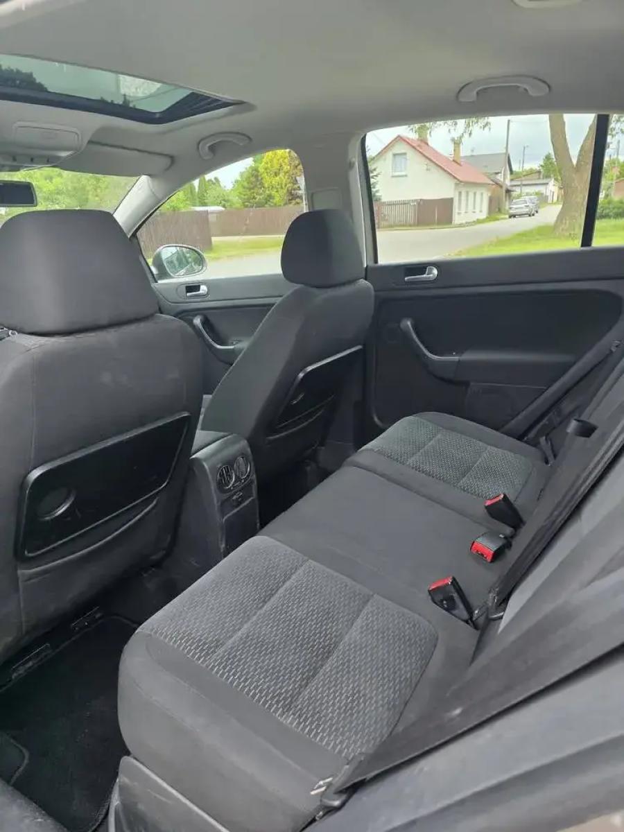 Pelēks Volkswagen Golf Plus 2010 Ventspils, ar dzinēja tilpumu 1.60 L un nobraukumu 380 tūkst. km par 4500 €, foto 18 vietnē AUTOMOTO.COM.LV