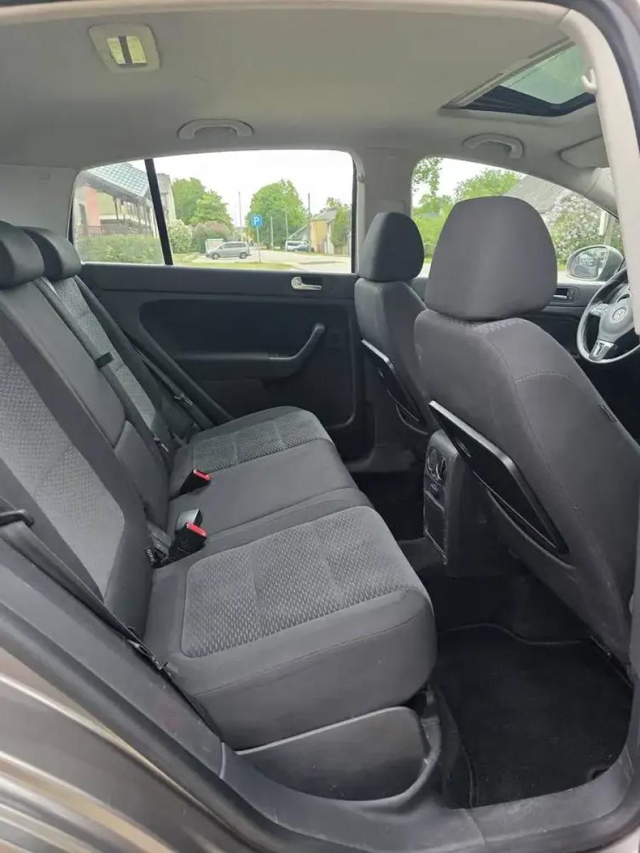 Pelēks Volkswagen Golf Plus 2010 Ventspils, ar dzinēja tilpumu 1.60 L un nobraukumu 380 tūkst. km par 4500 €, foto 19 vietnē AUTOMOTO.COM.LV