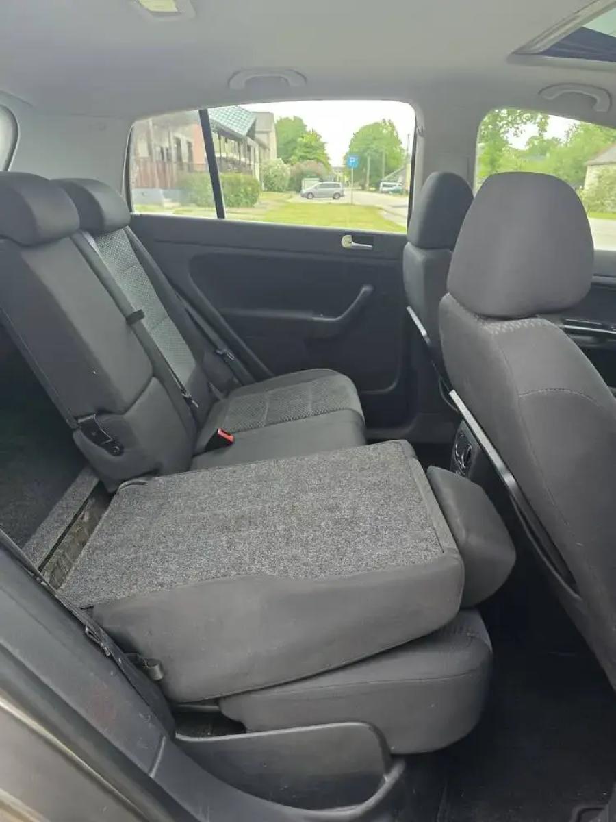 Pelēks Volkswagen Golf Plus 2010 Ventspils, ar dzinēja tilpumu 1.60 L un nobraukumu 380 tūkst. km par 4500 €, foto 20 vietnē AUTOMOTO.COM.LV