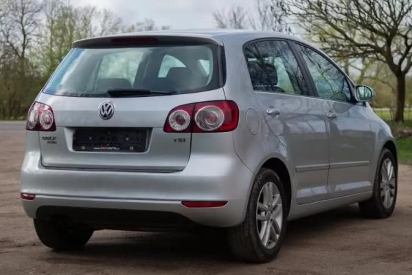 Grey Volkswagen Golf Plus 2010 in Grobiņa, with an engine capacity of 1.40 L and mileage of 255 thousand km for 5500 €, photo 5 on AUTOMOTO.COM.LV