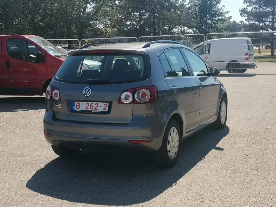 Grey Volkswagen Golf Plus 2010 in Liepaja, with an engine capacity of 1.60 L and mileage of 199 thousand km for 5500 €, photo 6 on AUTOMOTO.COM.LV