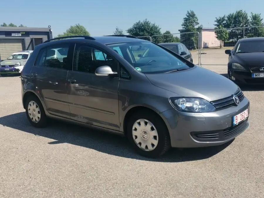 Grey Volkswagen Golf Plus 2010 in Liepaja, with an engine capacity of 1.60 L and mileage of 199 thousand km for 5500 €, photo 8 on AUTOMOTO.COM.LV
