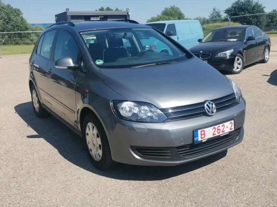 Grey Volkswagen Golf Plus 2010 in Liepaja, with an engine capacity of 1.60 L and mileage of 199 thousand km for 5500 €, photo 9 on AUTOMOTO.COM.LV
