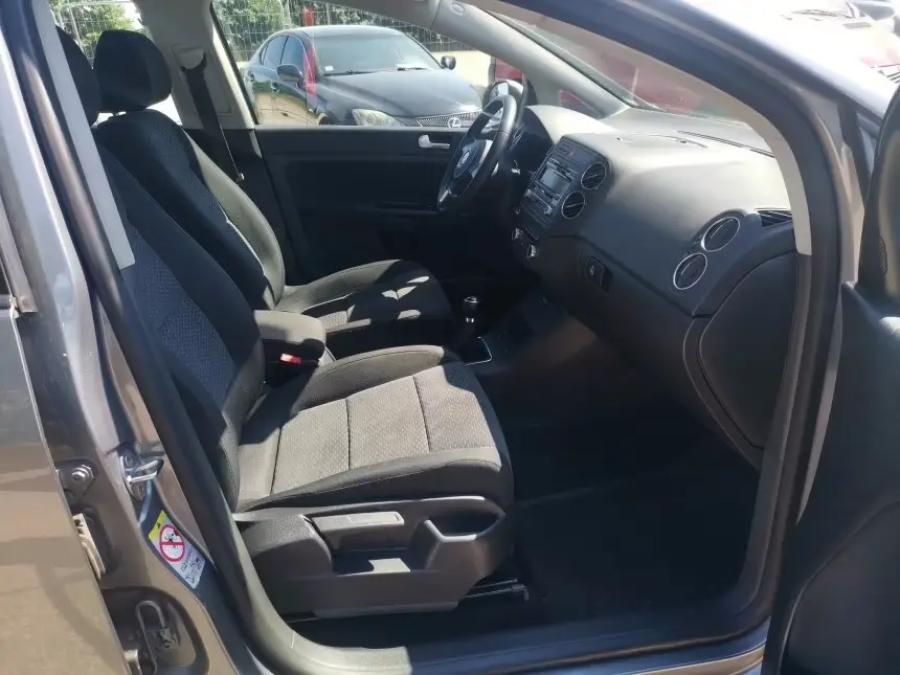 Grey Volkswagen Golf Plus 2010 in Liepaja, with an engine capacity of 1.60 L and mileage of 199 thousand km for 5500 €, photo 10 on AUTOMOTO.COM.LV