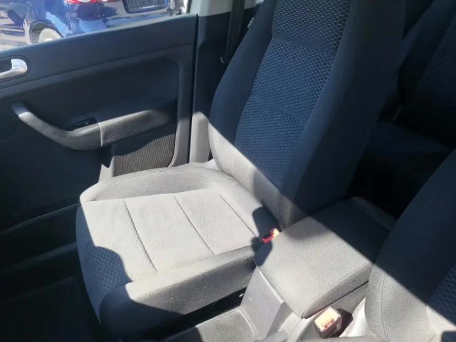 Grey Volkswagen Golf Plus 2010 in Liepaja, with an engine capacity of 1.60 L and mileage of 199 thousand km for 5500 €, photo 17 on AUTOMOTO.COM.LV