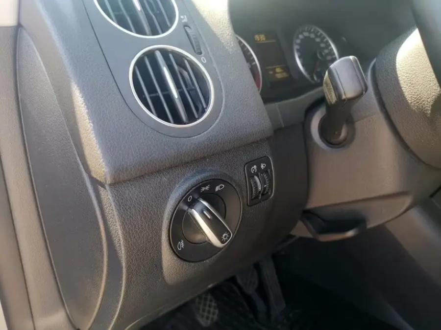 Grey Volkswagen Golf Plus 2010 in Liepaja, with an engine capacity of 1.60 L and mileage of 199 thousand km for 5500 €, photo 19 on AUTOMOTO.COM.LV