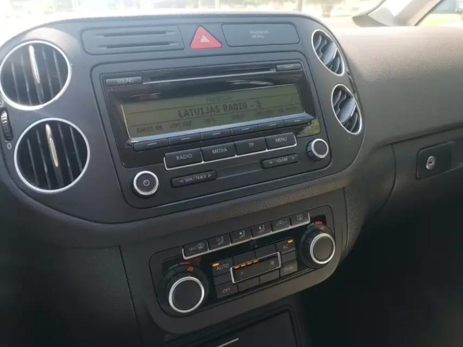 Grey Volkswagen Golf Plus 2010 in Liepaja, with an engine capacity of 1.60 L and mileage of 199 thousand km for 5500 €, photo 21 on AUTOMOTO.COM.LV