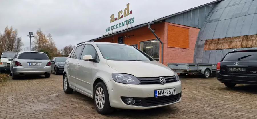 Pelēks Volkswagen Golf Plus 2010 Valmiera, ar dzinēja tilpumu 1.40 L un nobraukumu 221 tūkst. km par 3400 €, foto 1 vietnē AUTOMOTO.COM.LV
