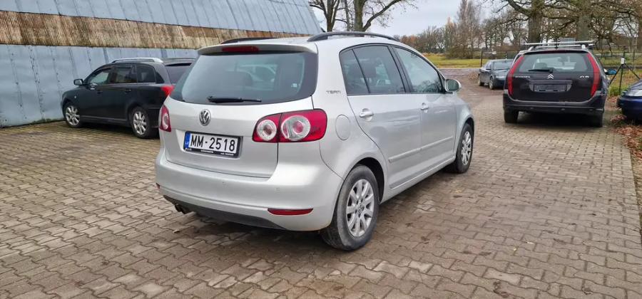 Pelēks Volkswagen Golf Plus 2010 Valmiera, ar dzinēja tilpumu 1.40 L un nobraukumu 221 tūkst. km par 3400 €, foto 4 vietnē AUTOMOTO.COM.LV