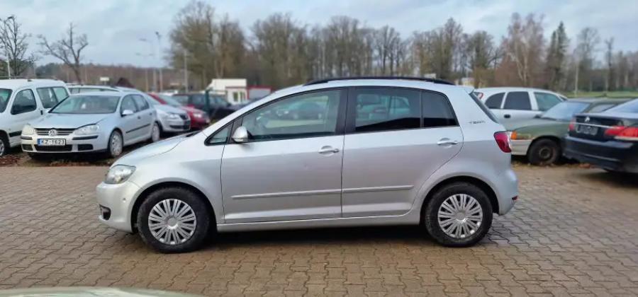 Pelēks Volkswagen Golf Plus 2010 Valmiera, ar dzinēja tilpumu 1.60 L un nobraukumu 275 tūkst. km par 2700 €, foto 6 vietnē AUTOMOTO.COM.LV