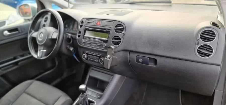 Pelēks Volkswagen Golf Plus 2010 Valmiera, ar dzinēja tilpumu 1.60 L un nobraukumu 275 tūkst. km par 2700 €, foto 10 vietnē AUTOMOTO.COM.LV