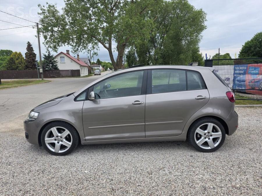 Pelēks Volkswagen Golf Plus 2010 Ventspils, ar dzinēja tilpumu 1.60 L un nobraukumu 380 tūkst. km par 3500 €, foto 5 vietnē AUTOMOTO.COM.LV