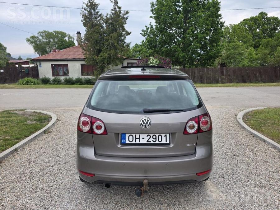 Pelēks Volkswagen Golf Plus 2010 Ventspils, ar dzinēja tilpumu 1.60 L un nobraukumu 380 tūkst. km par 3500 €, foto 8 vietnē AUTOMOTO.COM.LV