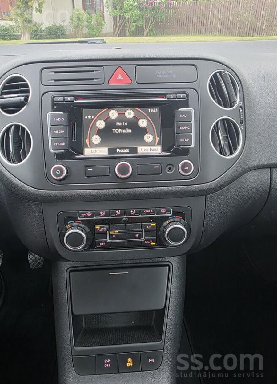 Pelēks Volkswagen Golf Plus 2010 Ventspils, ar dzinēja tilpumu 1.60 L un nobraukumu 380 tūkst. km par 3500 €, foto 13 vietnē AUTOMOTO.COM.LV