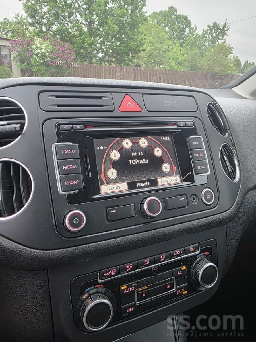 Pelēks Volkswagen Golf Plus 2010 Ventspils, ar dzinēja tilpumu 1.60 L un nobraukumu 380 tūkst. km par 3500 €, foto 14 vietnē AUTOMOTO.COM.LV
