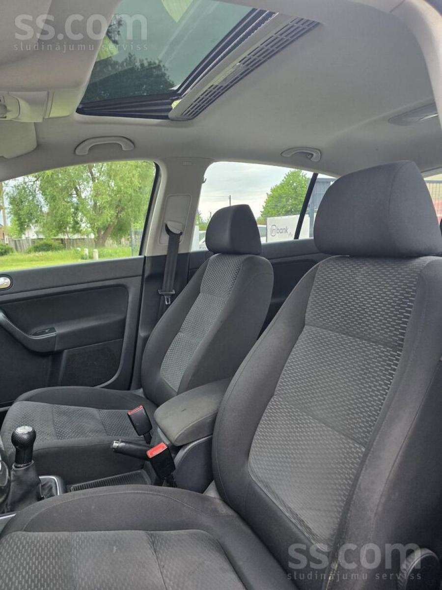 Pelēks Volkswagen Golf Plus 2010 Ventspils, ar dzinēja tilpumu 1.60 L un nobraukumu 380 tūkst. km par 3500 €, foto 15 vietnē AUTOMOTO.COM.LV