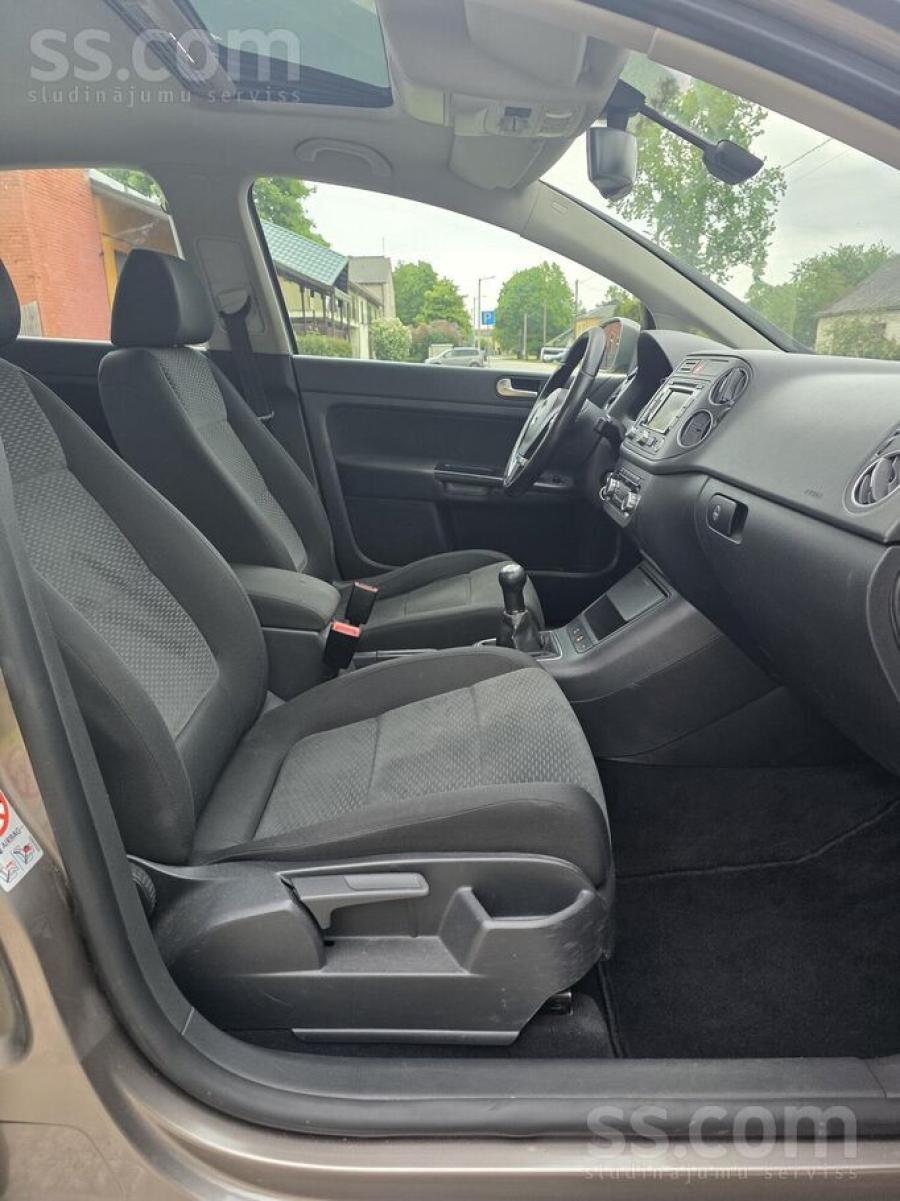 Pelēks Volkswagen Golf Plus 2010 Ventspils, ar dzinēja tilpumu 1.60 L un nobraukumu 380 tūkst. km par 3500 €, foto 16 vietnē AUTOMOTO.COM.LV