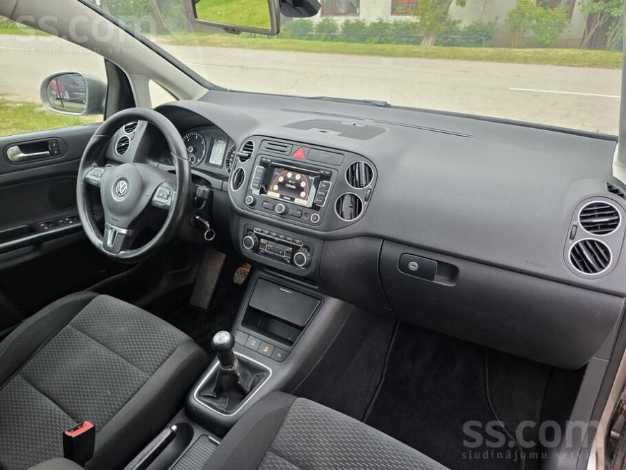 Pelēks Volkswagen Golf Plus 2010 Ventspils, ar dzinēja tilpumu 1.60 L un nobraukumu 380 tūkst. km par 3500 €, foto 17 vietnē AUTOMOTO.COM.LV