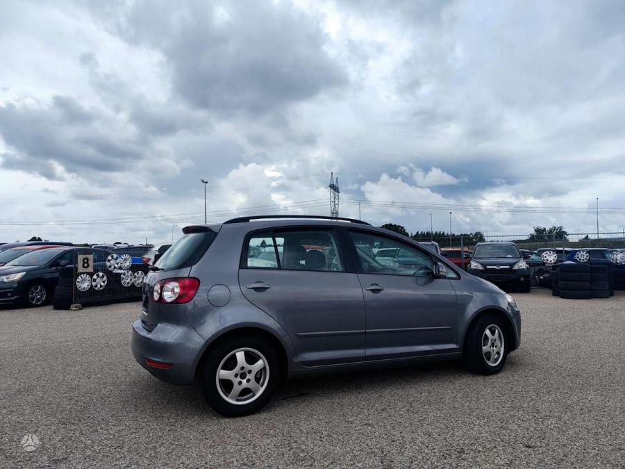 Grey Volkswagen Golf Plus 2010 in Marijampole, with an engine capacity of 1.40 L and mileage of 189 thousand km for 3000 €, photo 4 on AUTOMOTO.COM.LV
