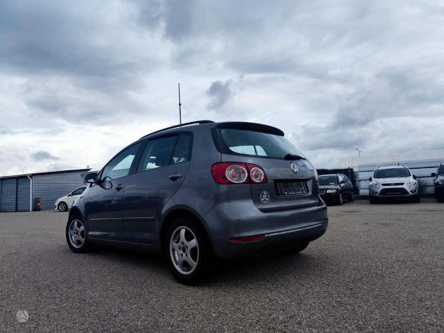 Grey Volkswagen Golf Plus 2010 in Marijampole, with an engine capacity of 1.40 L and mileage of 189 thousand km for 3000 €, photo 5 on AUTOMOTO.COM.LV