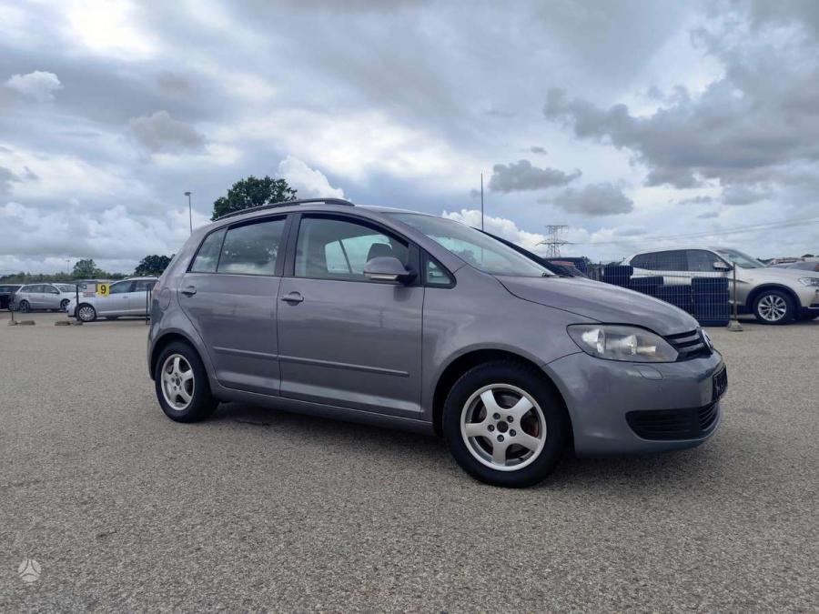 Grey Volkswagen Golf Plus 2010 in Marijampole, with an engine capacity of 1.40 L and mileage of 189 thousand km for 3000 €, photo 19 on AUTOMOTO.COM.LV