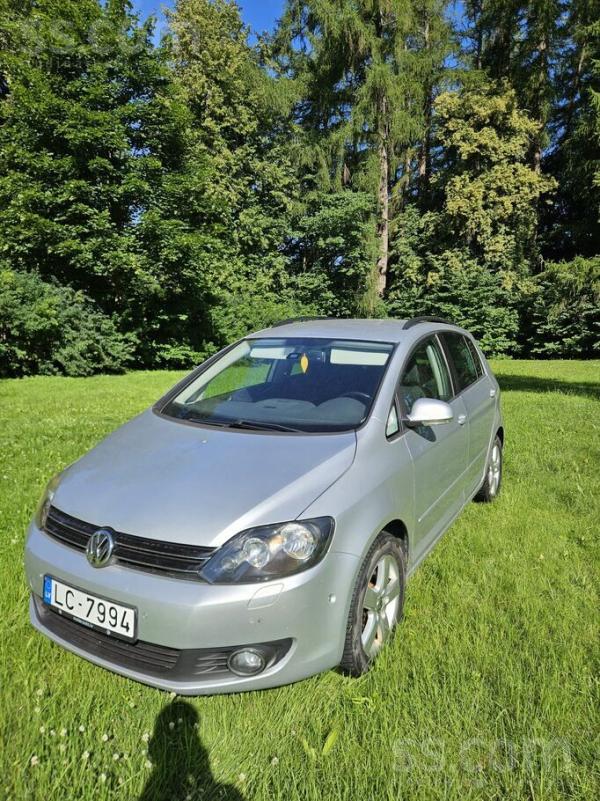 Grey Volkswagen Golf Plus 2010 in Tukums, with an engine capacity of 1.60 L and mileage of 376 thousand km for 3400 €, photo 1 on AUTOMOTO.COM.LV