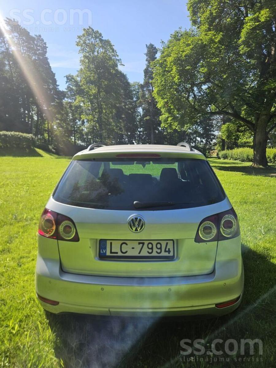 Grey Volkswagen Golf Plus 2010 in Tukums, with an engine capacity of 1.60 L and mileage of 376 thousand km for 3400 €, photo 5 on AUTOMOTO.COM.LV