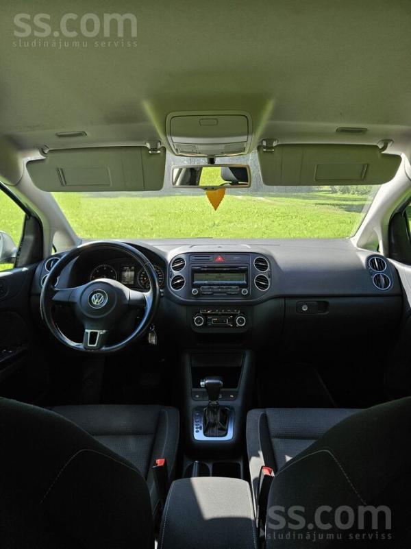 Grey Volkswagen Golf Plus 2010 in Tukums, with an engine capacity of 1.60 L and mileage of 376 thousand km for 3400 €, photo 7 on AUTOMOTO.COM.LV
