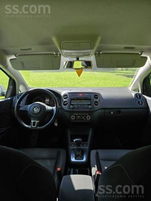 Grey Volkswagen Golf Plus 2010 in Tukums, with an engine capacity of 1.60 L and mileage of 376 thousand km for 3400 €, photo 8 on AUTOMOTO.COM.LV