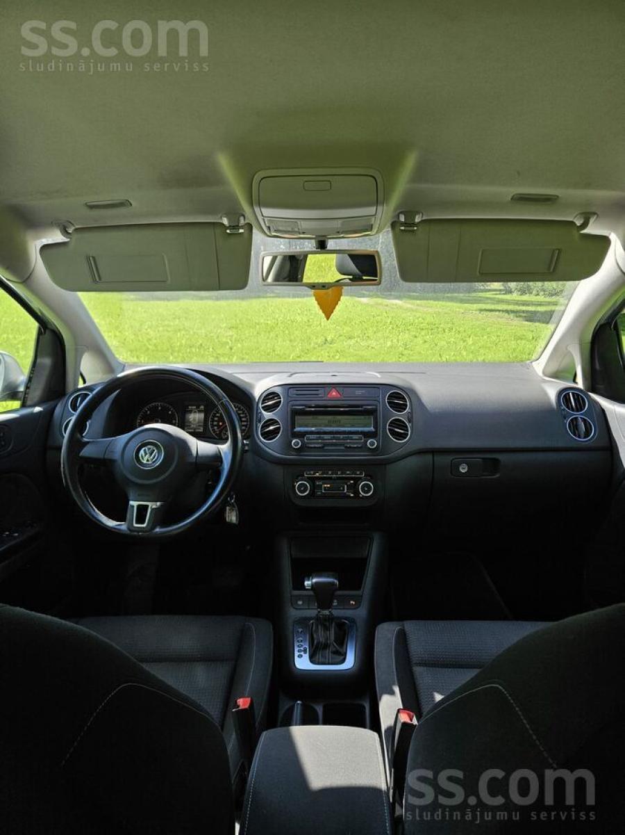 Grey Volkswagen Golf Plus 2010 in Tukums, with an engine capacity of 1.60 L and mileage of 376 thousand km for 3400 €, photo 8 on AUTOMOTO.COM.LV