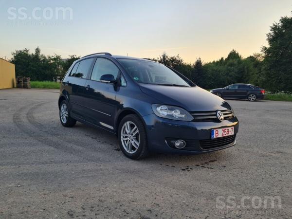 Pelēks Volkswagen Golf Plus 2010 Ogre, ar dzinēja tilpumu 1.40 L un nobraukumu 0 tūkst. km par 4880 €, foto 3 vietnē AUTOMOTO.COM.LV