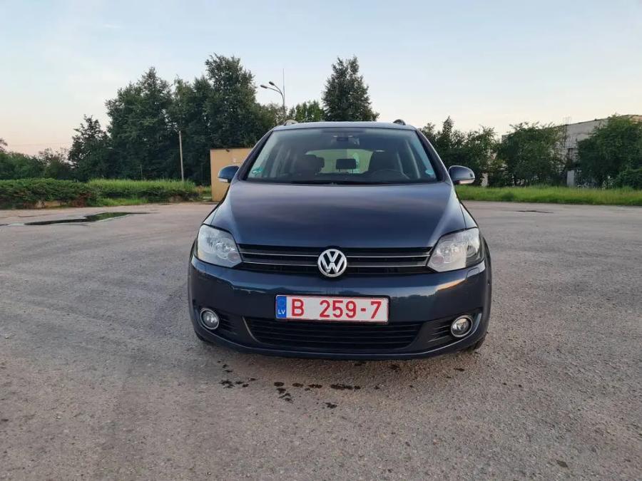 Grey Volkswagen Golf Plus 2010 in Ogre, with an engine capacity of 1.40 L and mileage of 207 thousand km for 4950 €, photo 3 on AUTOMOTO.COM.LV