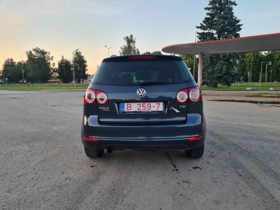 Grey Volkswagen Golf Plus 2010 in Ogre, with an engine capacity of 1.40 L and mileage of 207 thousand km for 4950 €, photo 7 on AUTOMOTO.COM.LV